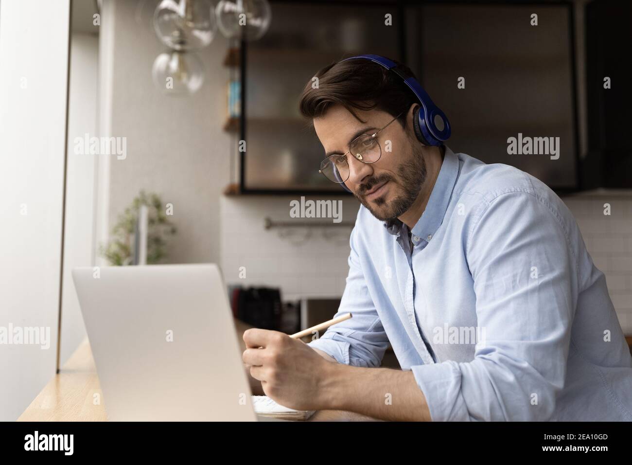 Attentive man hi-res stock photography and images - Alamy