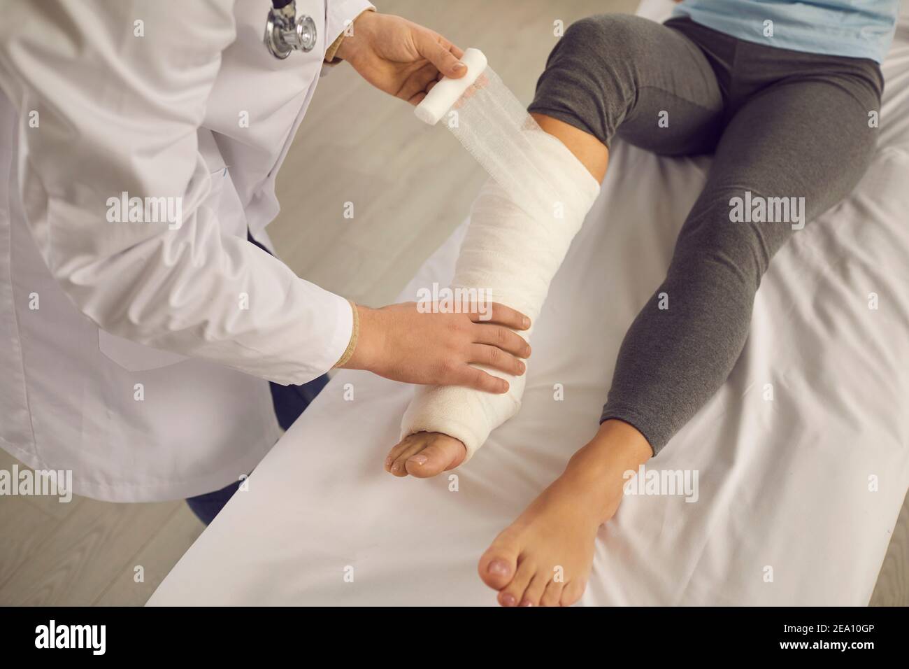 Broken joint hi-res stock photography and images - Alamy