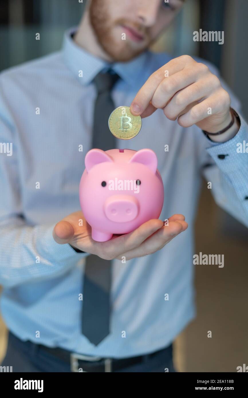 Employees celebrating business success with paper money Stock Photo - Alamy