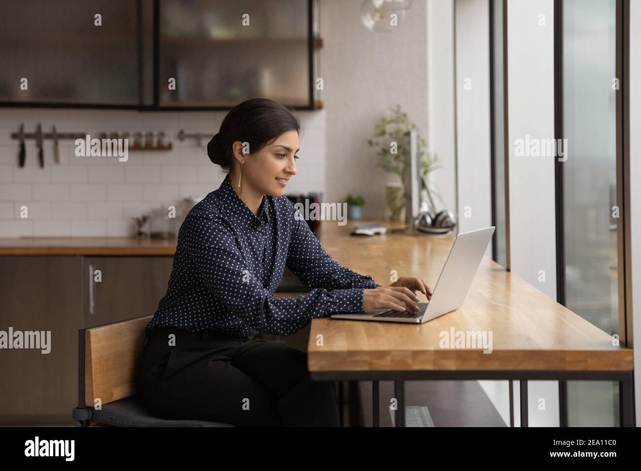 Customer search hi-res stock photography and images - Alamy