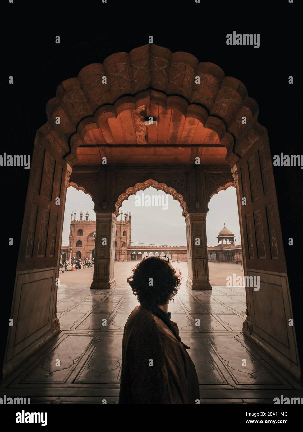 Looking through arches hi-res stock photography and images - Alamy