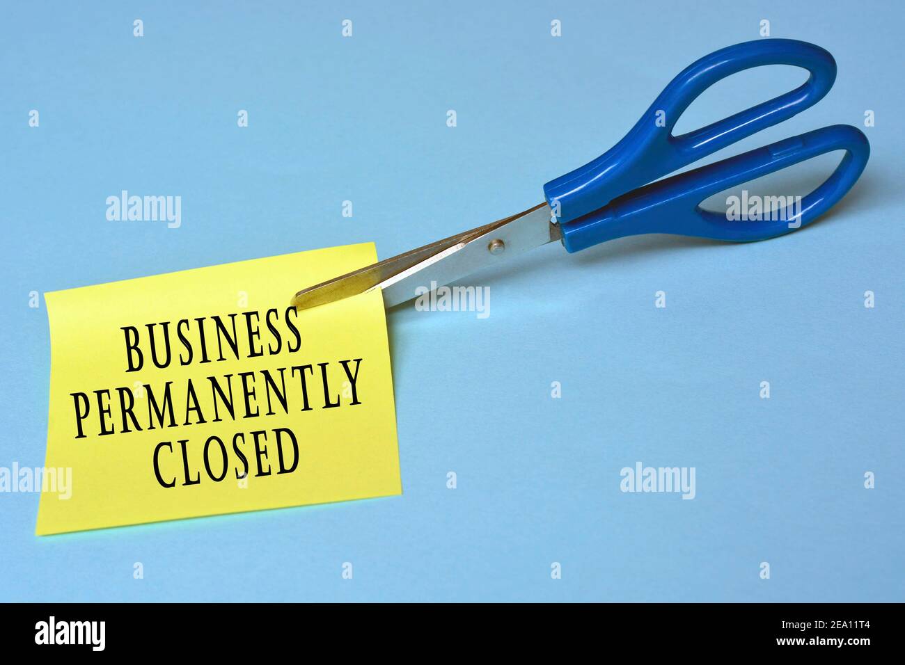 Permanently closed sign hi-res stock photography and images - Alamy