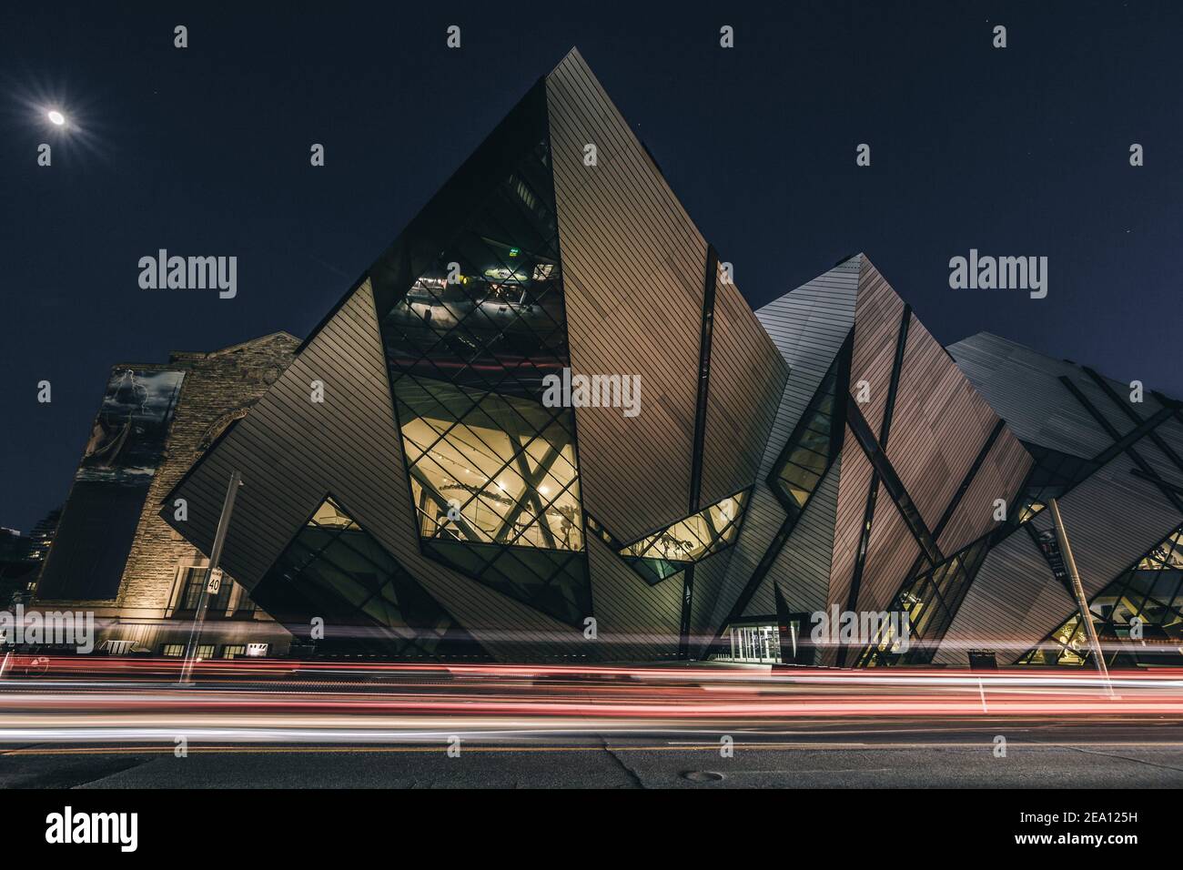museum side view night long exposure Stock Photo - Alamy