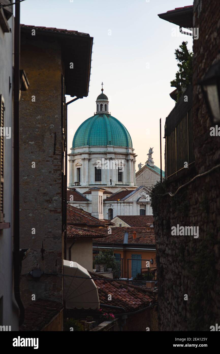 Narrow view hi-res stock photography and images - Alamy