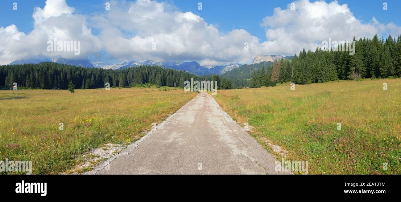 Straight mountain hi-res stock photography and images - Alamy