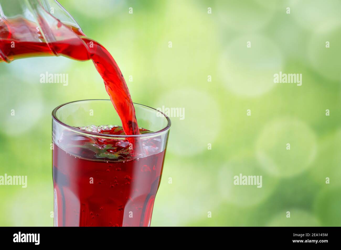 juice pouring into glass Stock Photo - Alamy