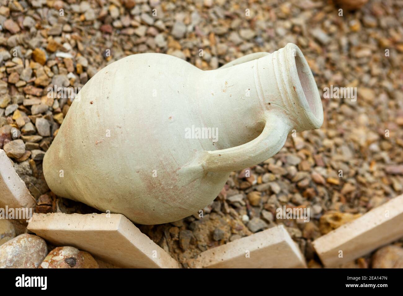 Old stone water container hi-res stock photography and images - Alamy