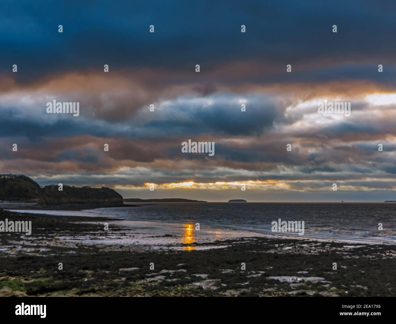 Sunset over the Bristol channel Stock Photo - Alamy