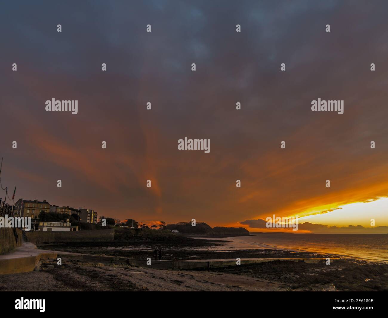 Sunset over the Bristol channel Stock Photo - Alamy