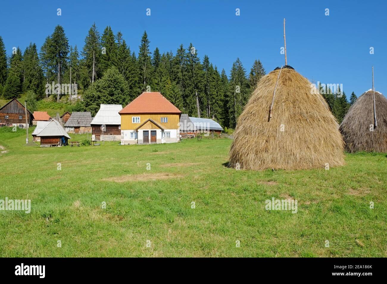 Haystacks architecture architecture hi-res stock photography and images ...