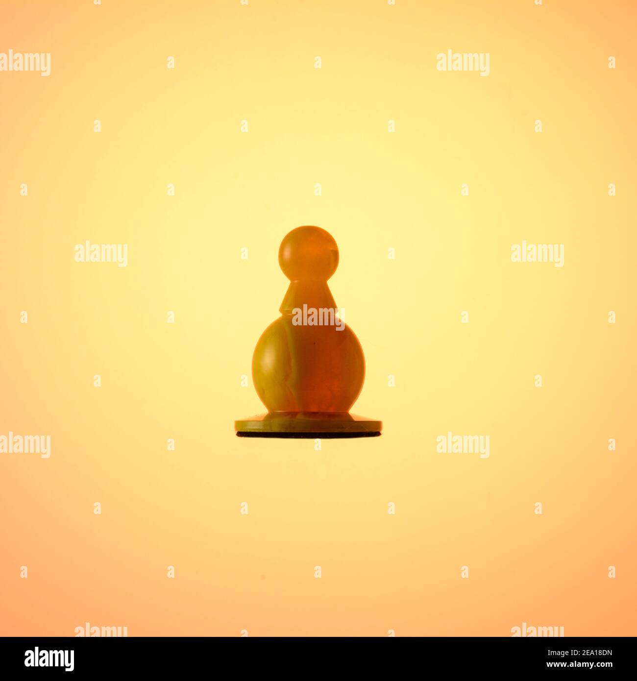 Amber chess set, chess piece White Pawn on gold gradient background ...
