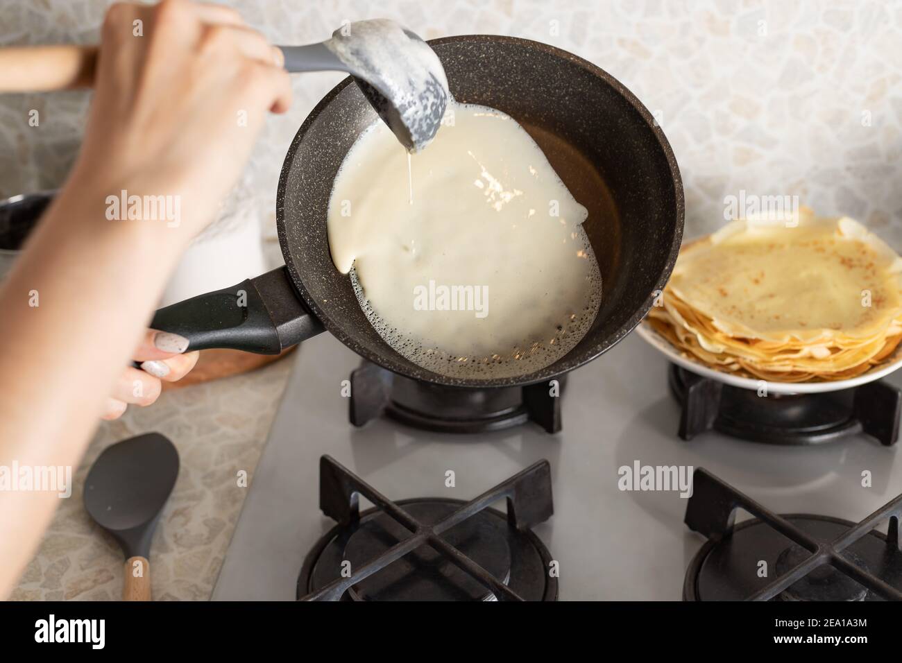 Female hands cooking hi-res stock photography and images - Alamy