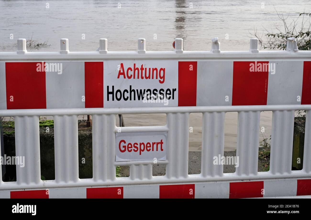 Extreme weather: Warning sign in German at the entrance to a flooded ...