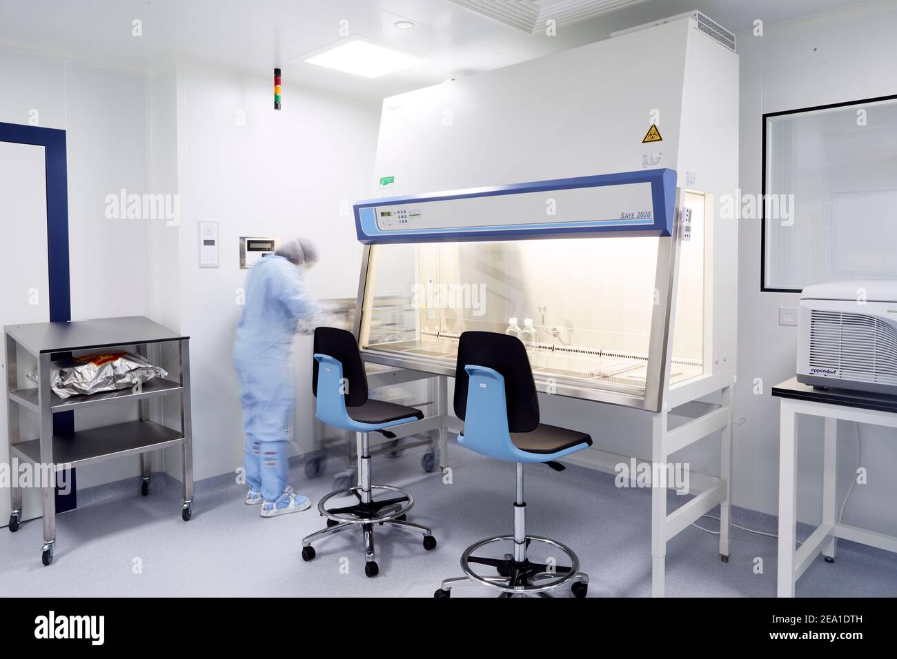 UK Science Vaccine Laboratory Stock Photo - Alamy