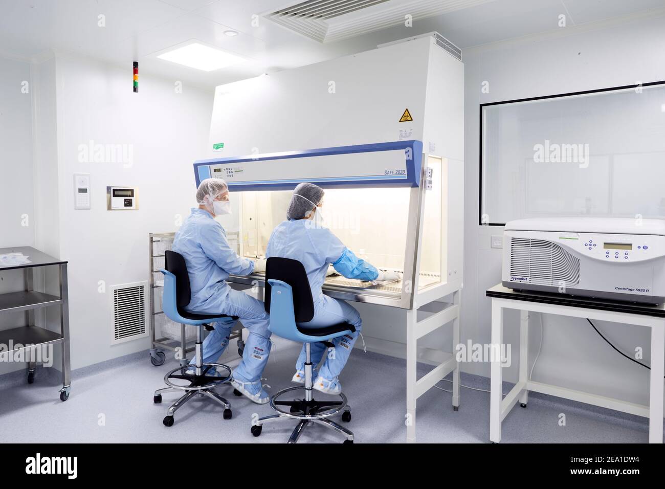 UK Science Vaccine Laboratory Stock Photo - Alamy