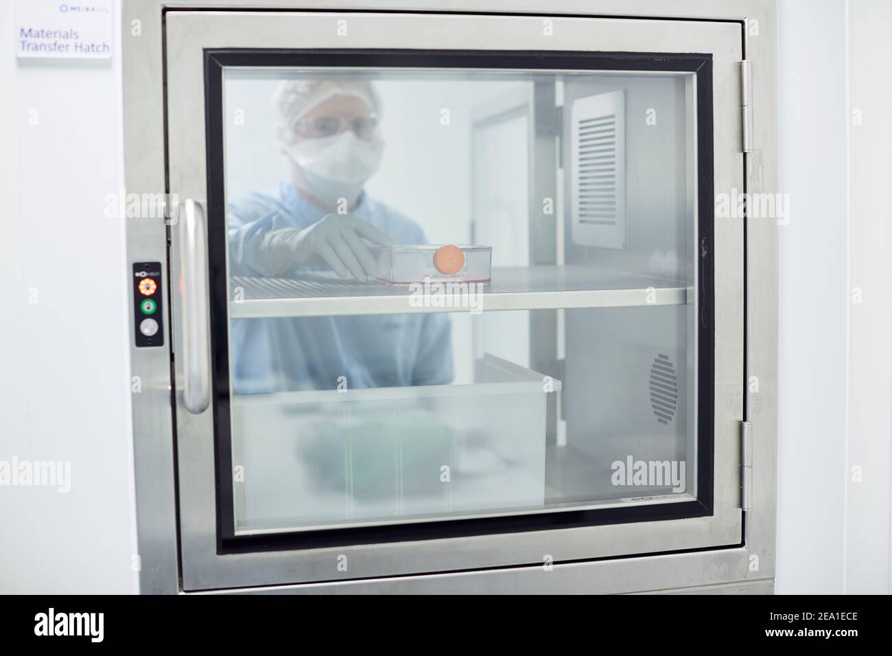 Uk science lab hi-res stock photography and images - Alamy