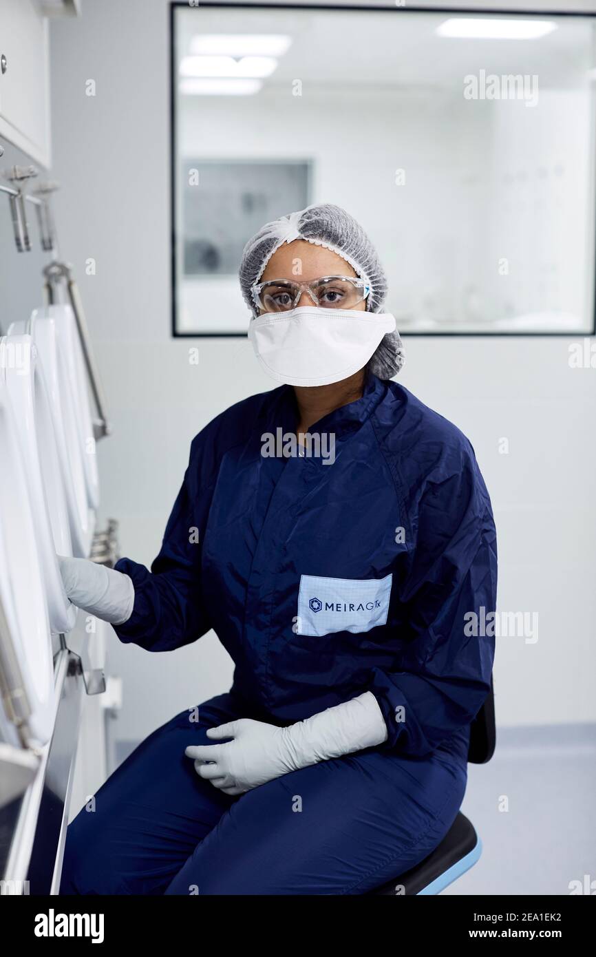 Hazmat suits in science lab hi-res stock photography and images - Alamy