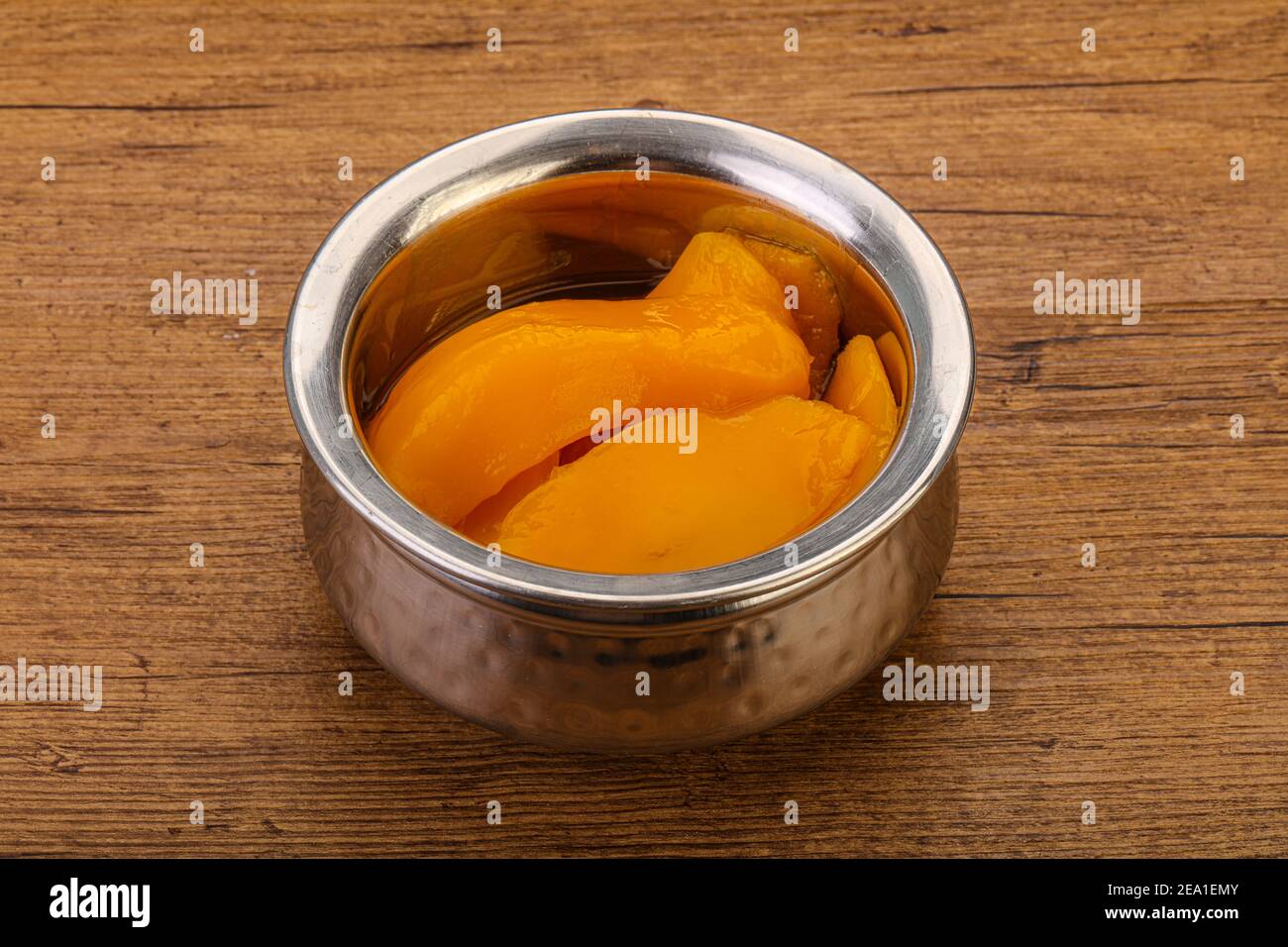 Sweet delicous mango slices in syrop Stock Photo - Alamy
