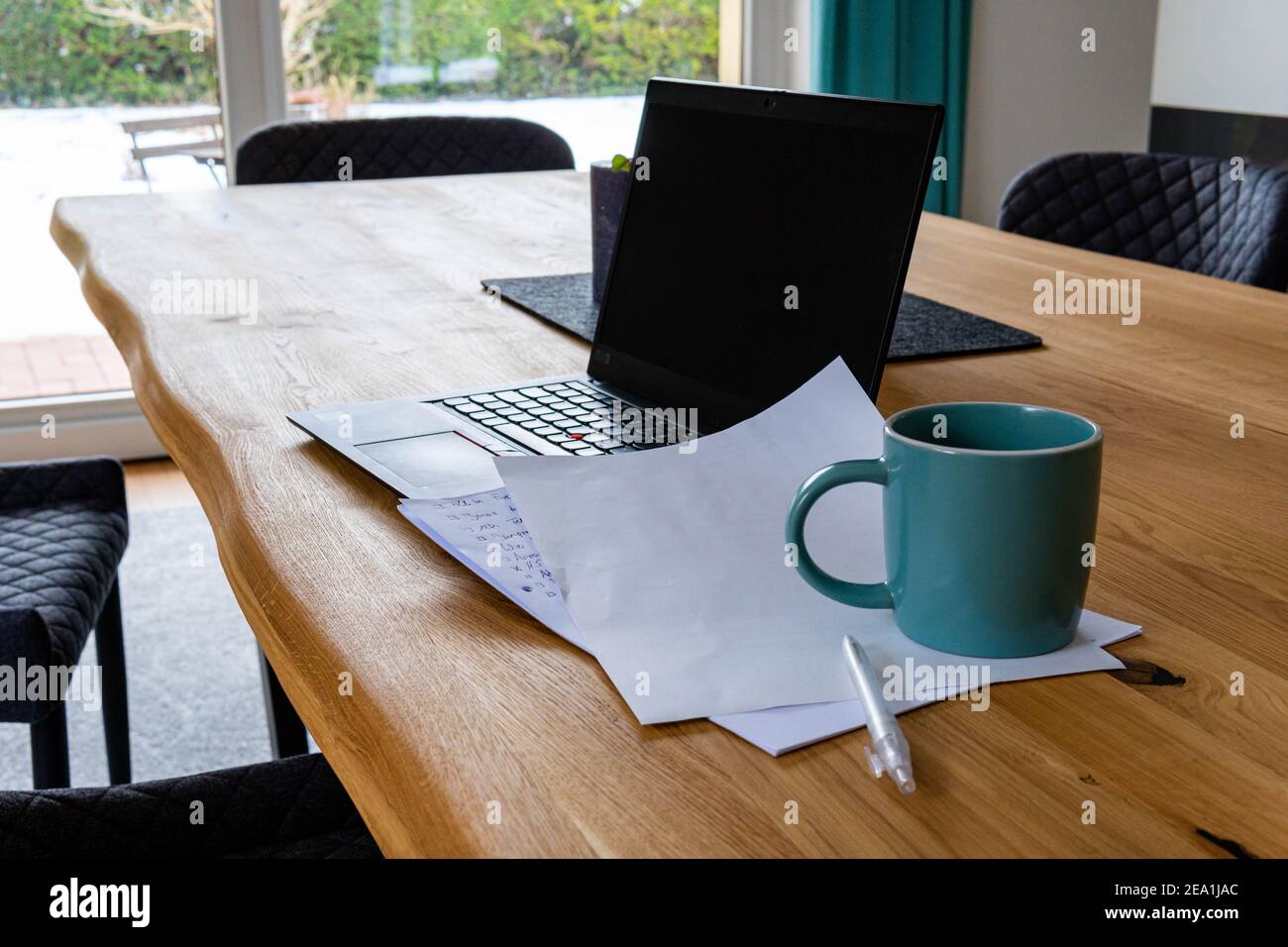Empty home office hi-res stock photography and images - Alamy