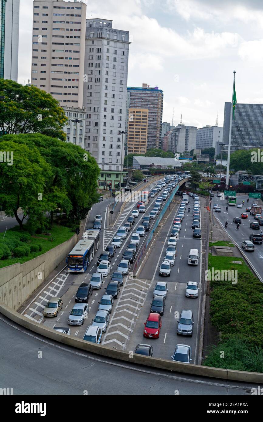 Slow-moving traffic on a ring road in Sao Paulo, Brazil Stock Photo - Alamy