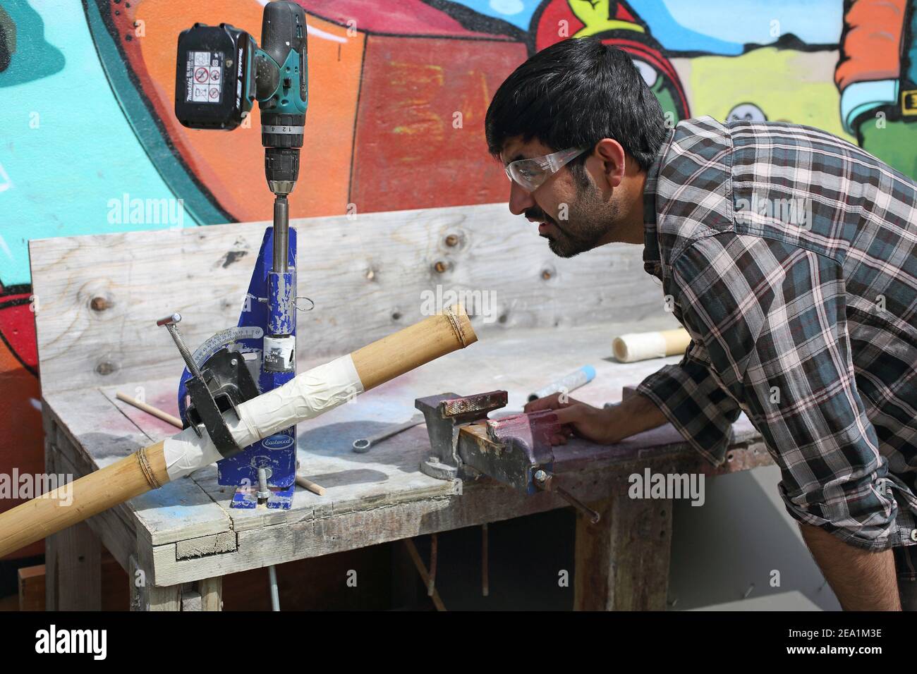 Man build bike with bamboo Stock Photo - Alamy