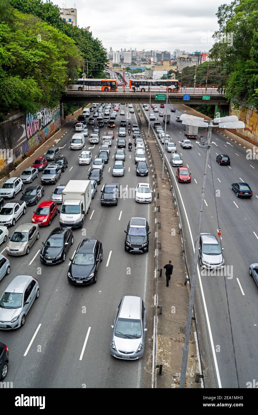 Slow-moving traffic on a ring road in Sao Paulo, Brazil Stock Photo - Alamy