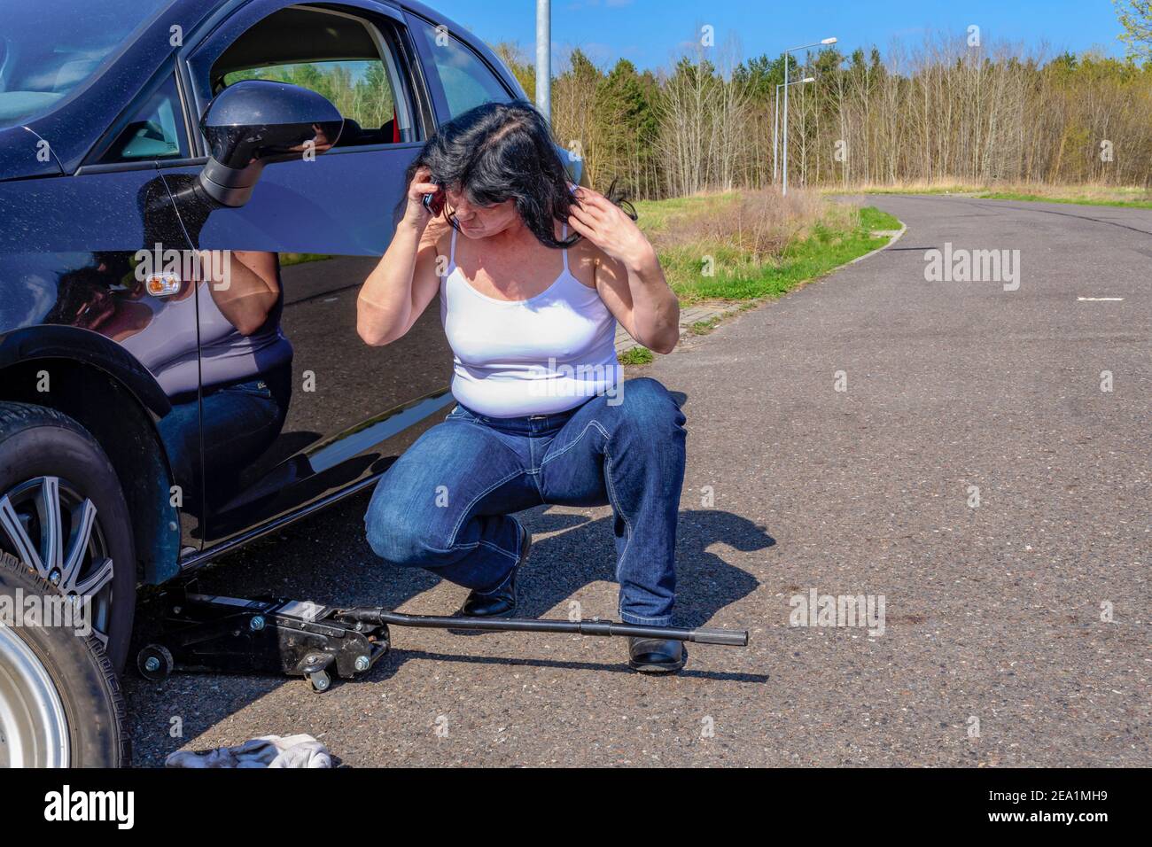 Car breakdown woman call help hi-res stock photography and images - Alamy