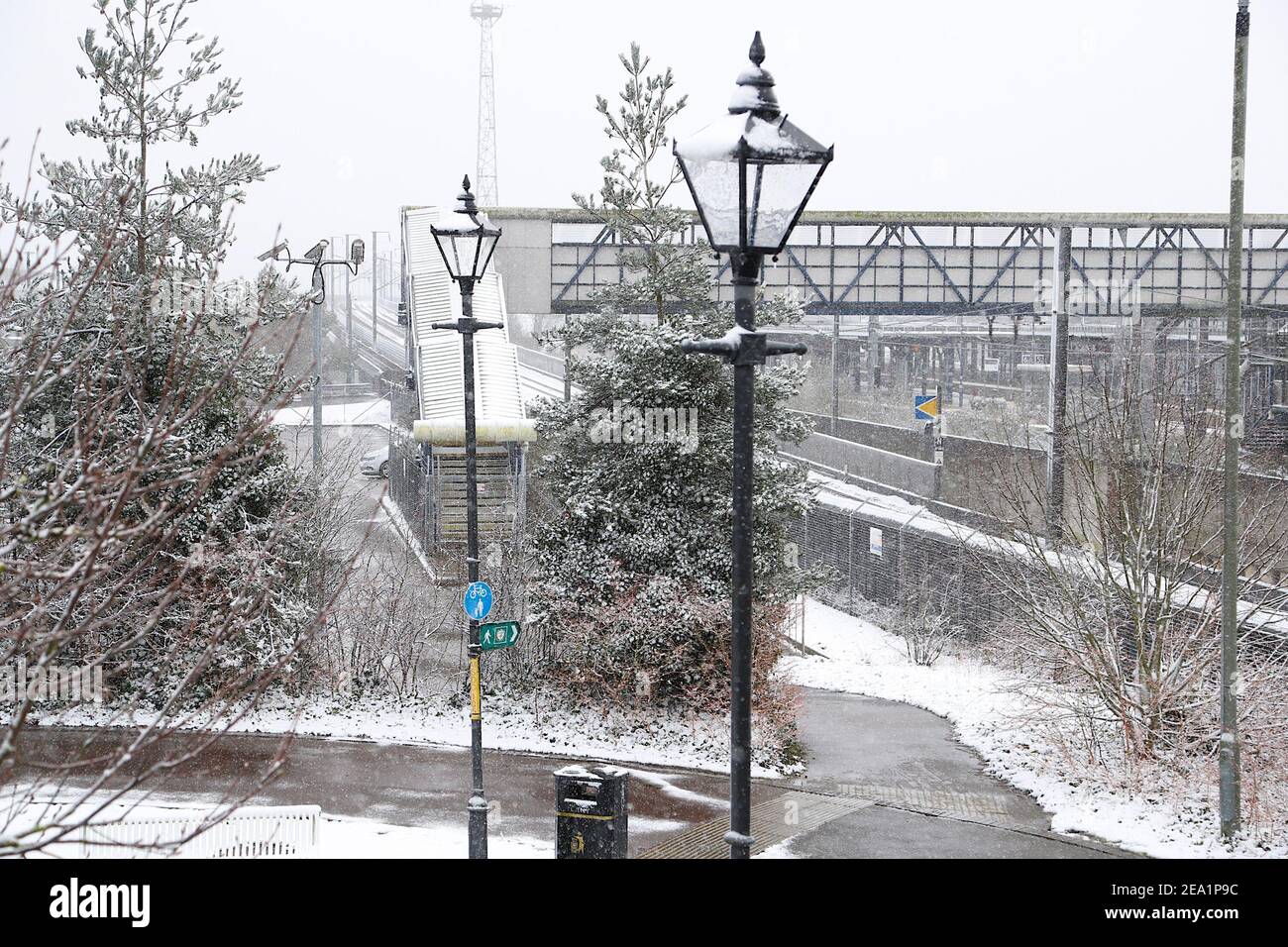 Ashford, Kent, UK. 07 Feb, 2021. UK Weather: Storm Darcy hits the town ...