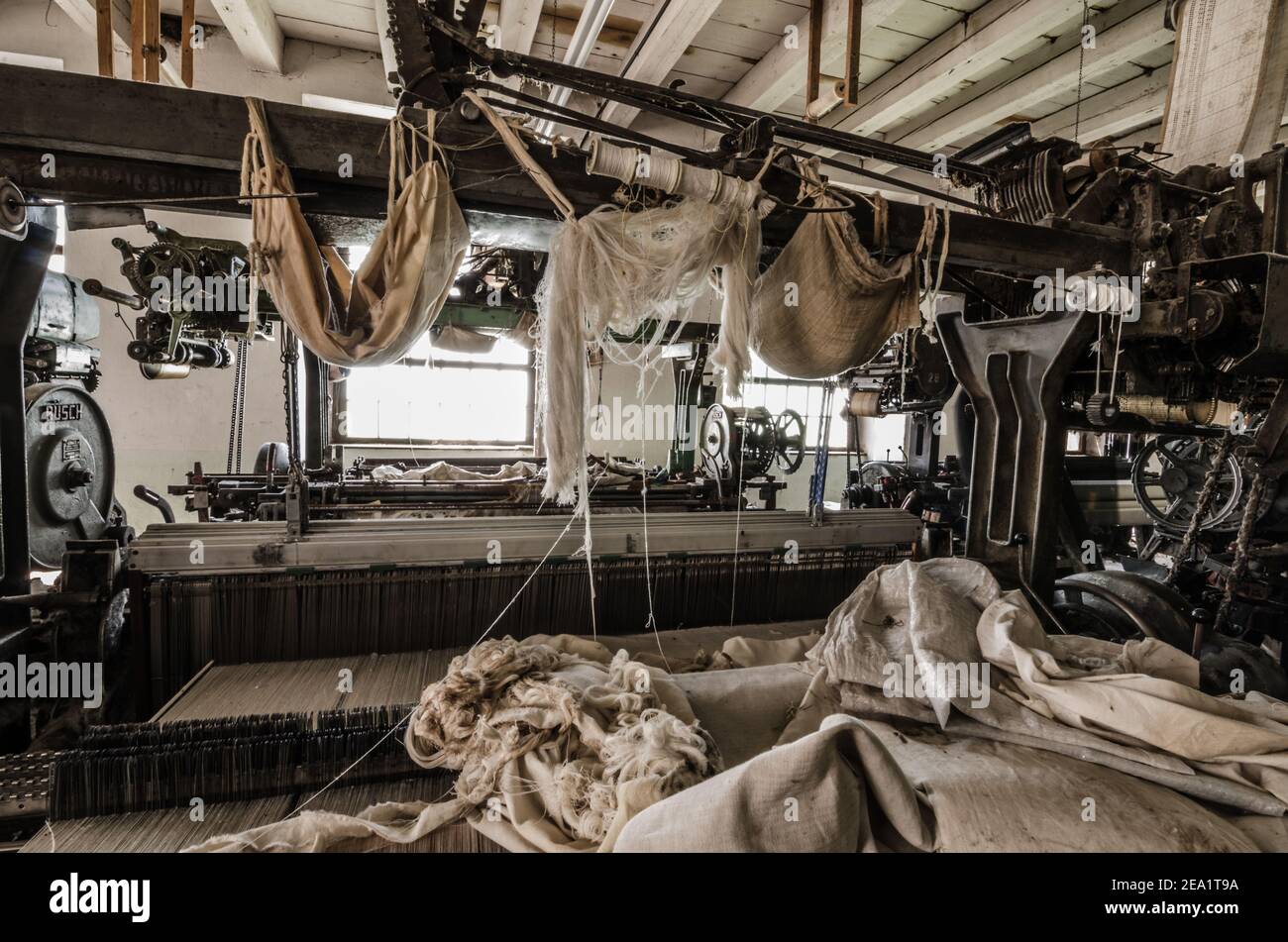 Spinning fabrics hi-res stock photography and images - Alamy