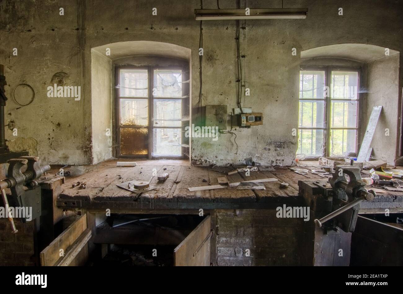 abandoned workshop in factory Stock Photo - Alamy