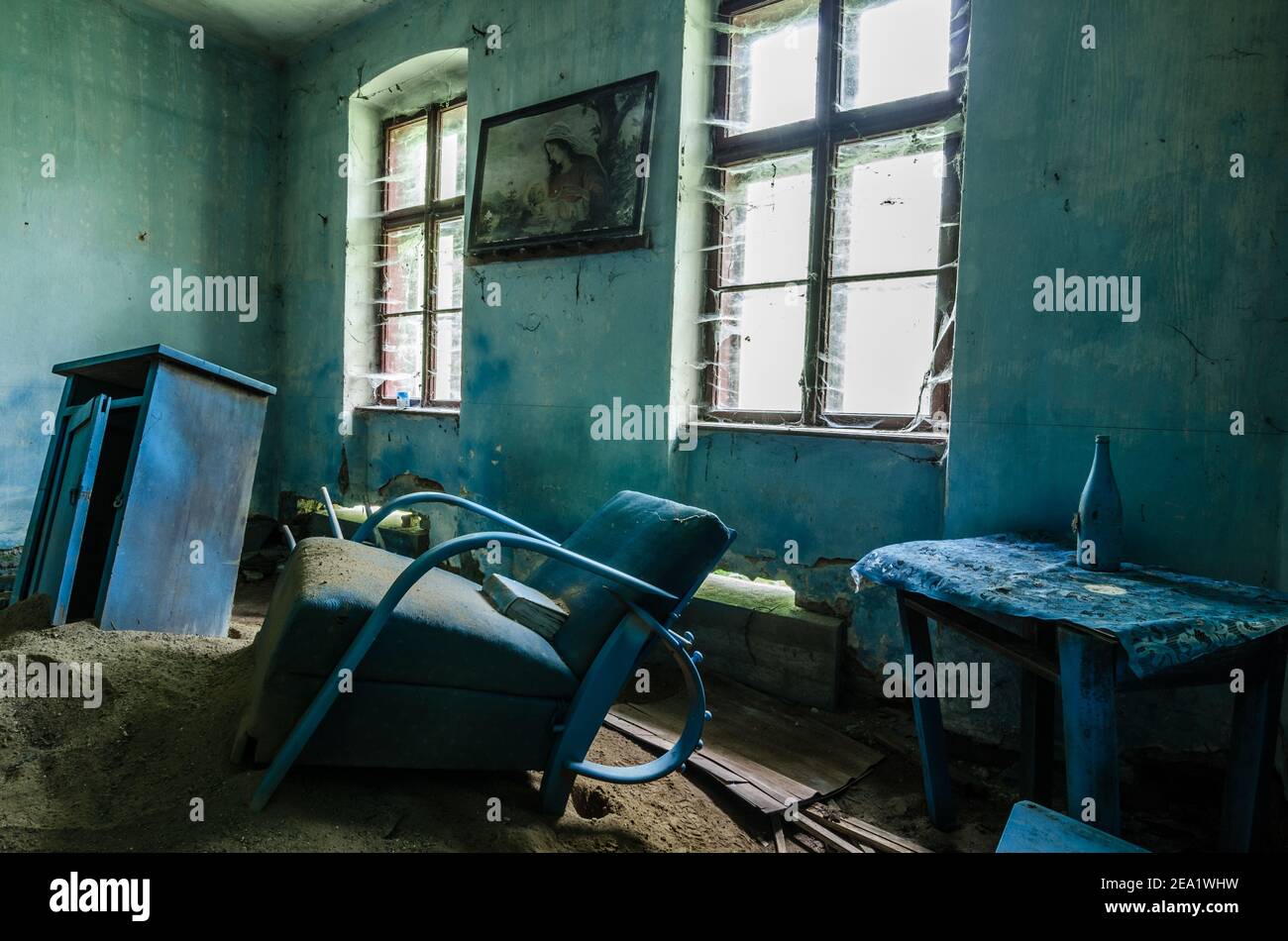 Lost place room hi-res stock photography and images - Alamy