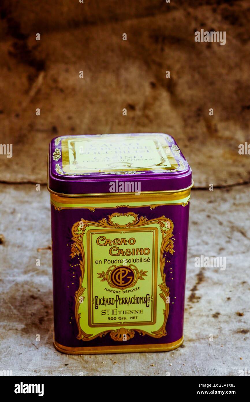 Vintage metallic tin, Cocoa powder, France, Early XXth Stock Photo - Alamy
