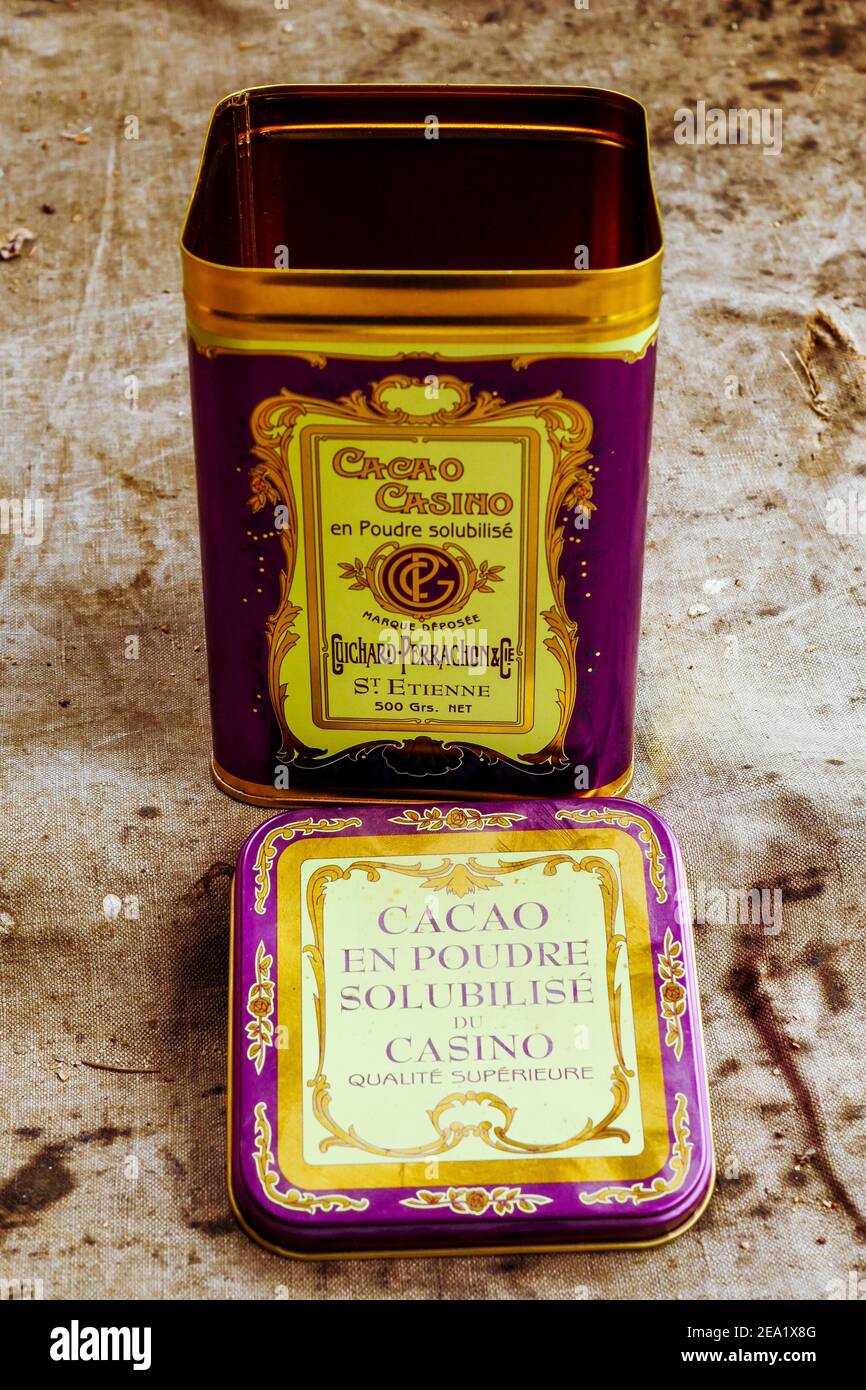 Vintage metallic tin, Cocoa powder, France, Early XXth Stock Photo - Alamy