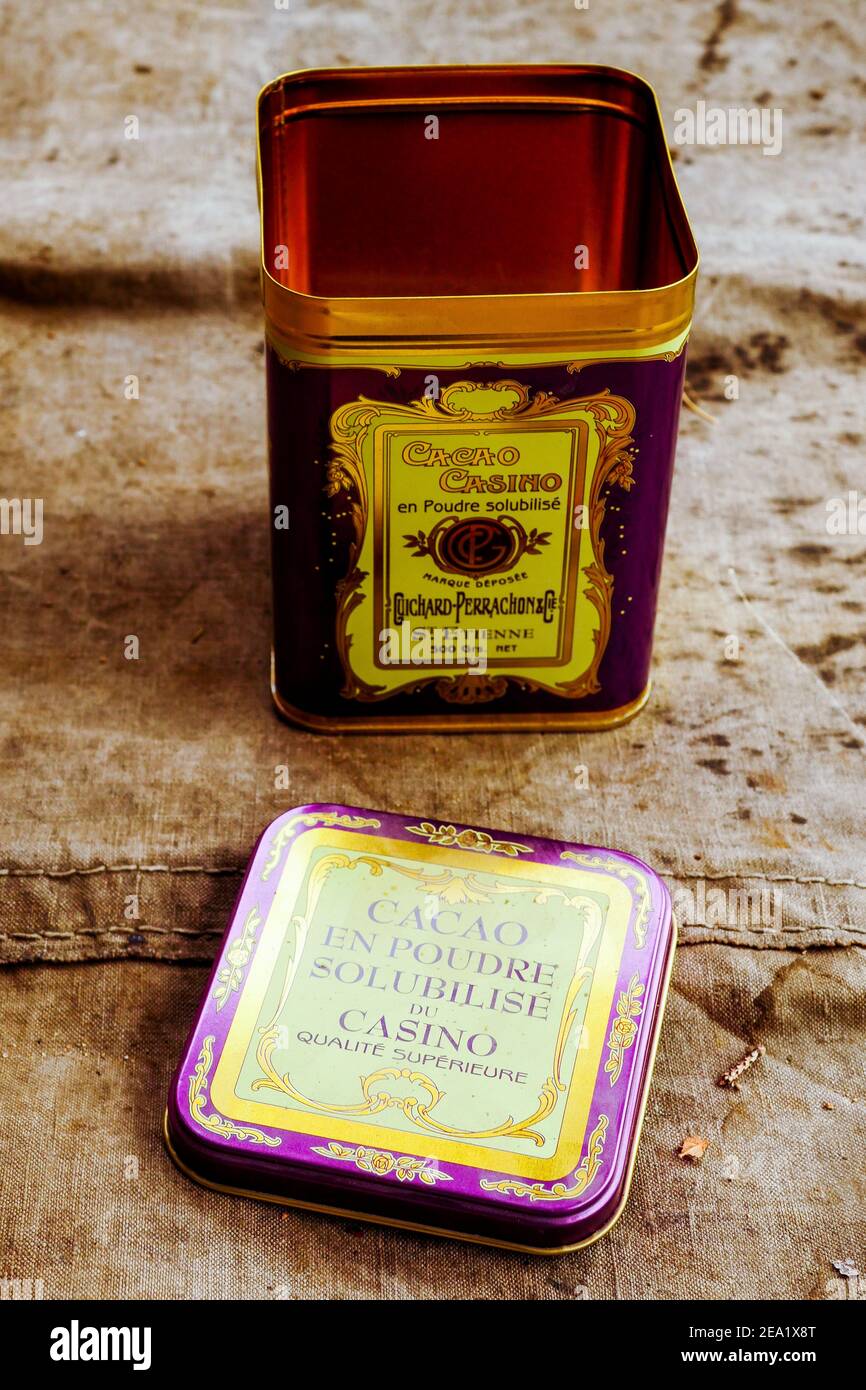 Vintage metallic tin, Cocoa powder, France, Early XXth Stock Photo - Alamy