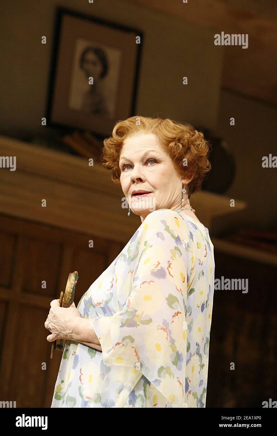 Noel coward theater hi-res stock photography and images - Alamy