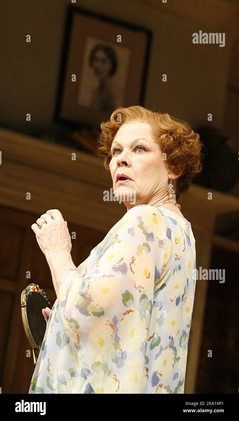 Noel coward theater hi-res stock photography and images - Alamy