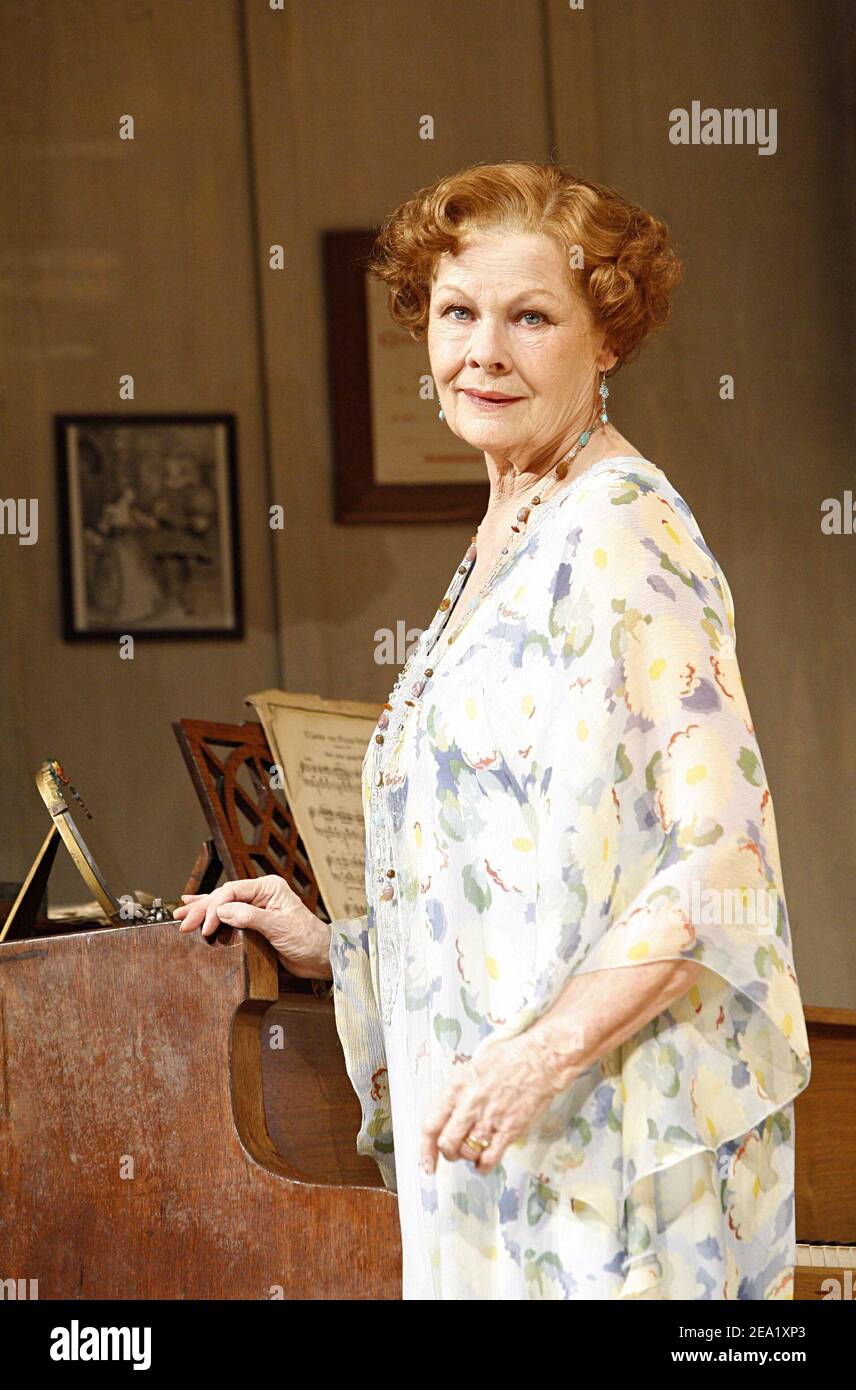 Noel coward theater hi-res stock photography and images - Alamy