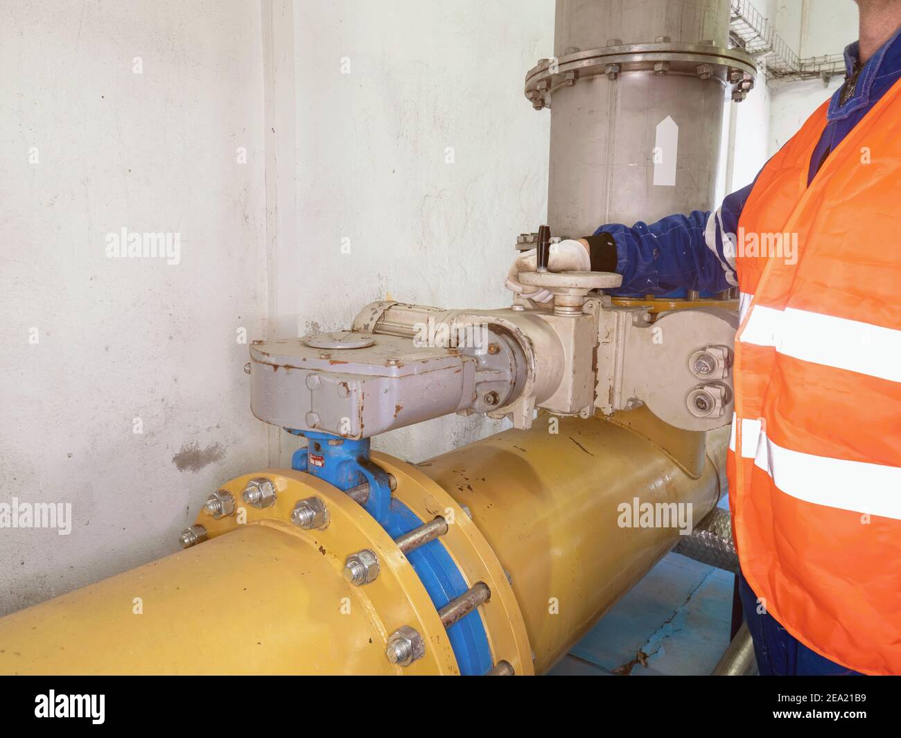 Oil worker turning valve hi-res stock photography and images - Alamy
