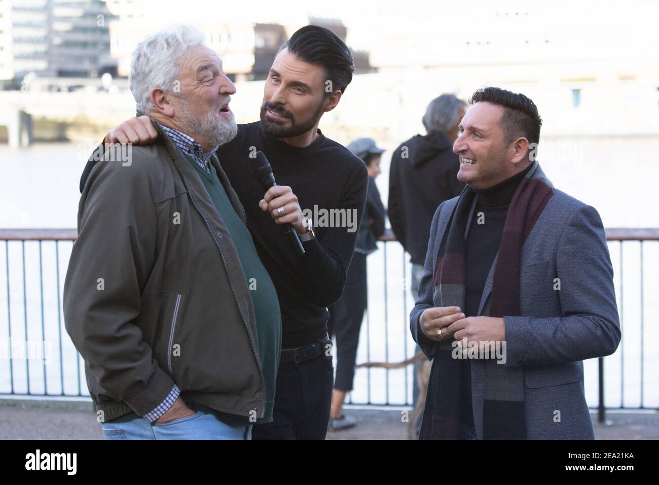 Radio 2 presenters hi-res stock photography and images - Alamy