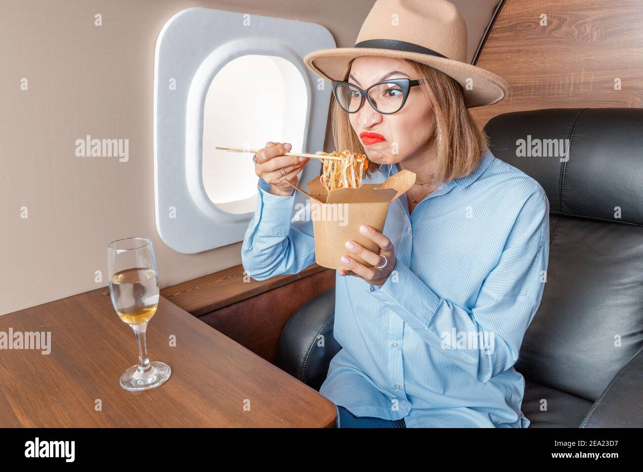 Business class plane food hi-res stock photography and images - Alamy