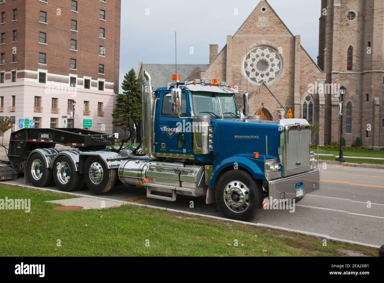Carryall truck hi-res stock photography and images - Alamy