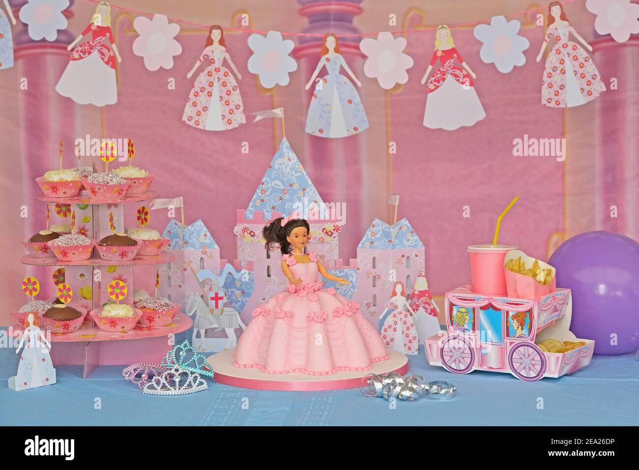 Princess themed party hi-res stock photography and images - Alamy