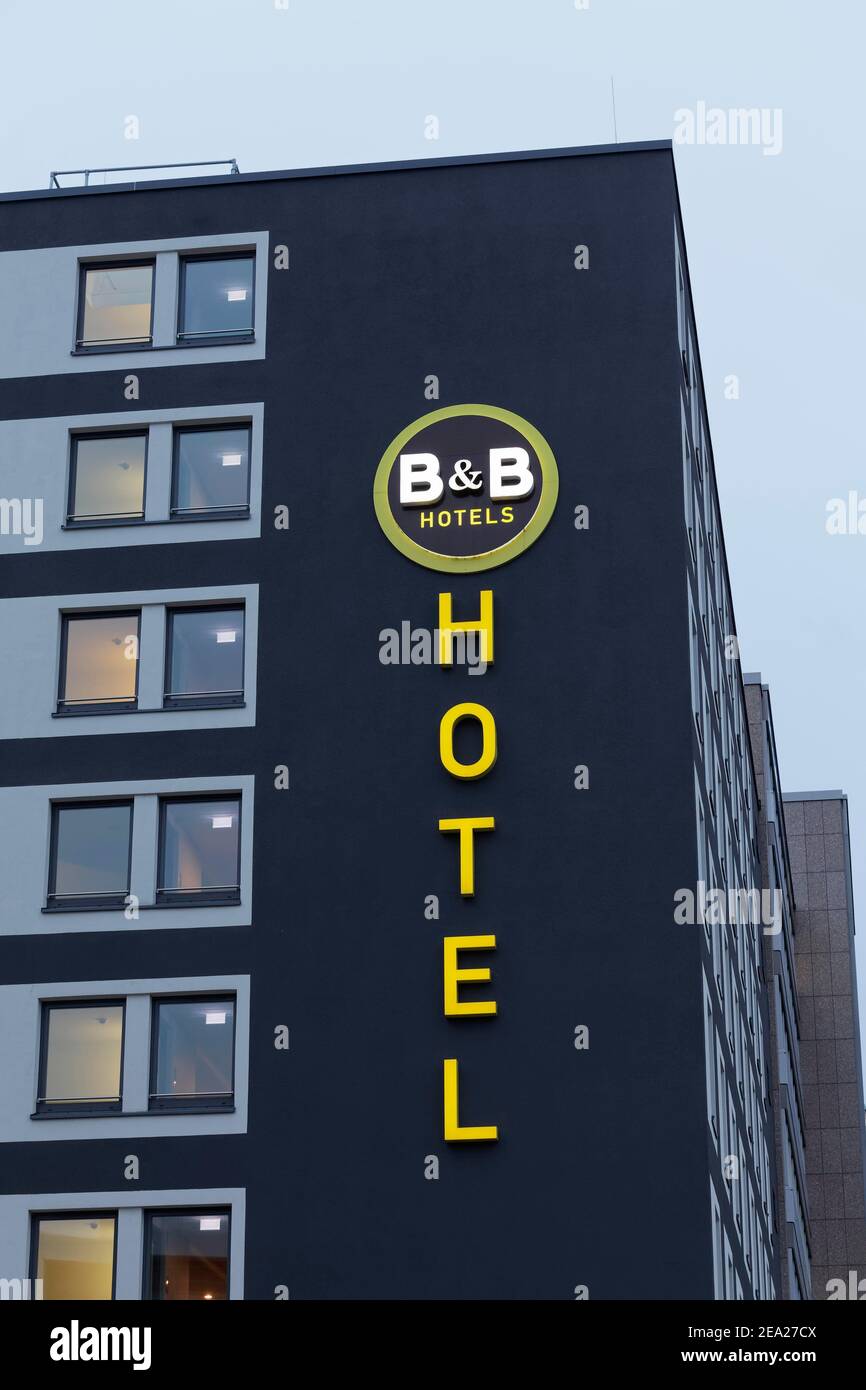 B&B Hotel Duesseldorf-City, illuminated logo and lettering on the ...