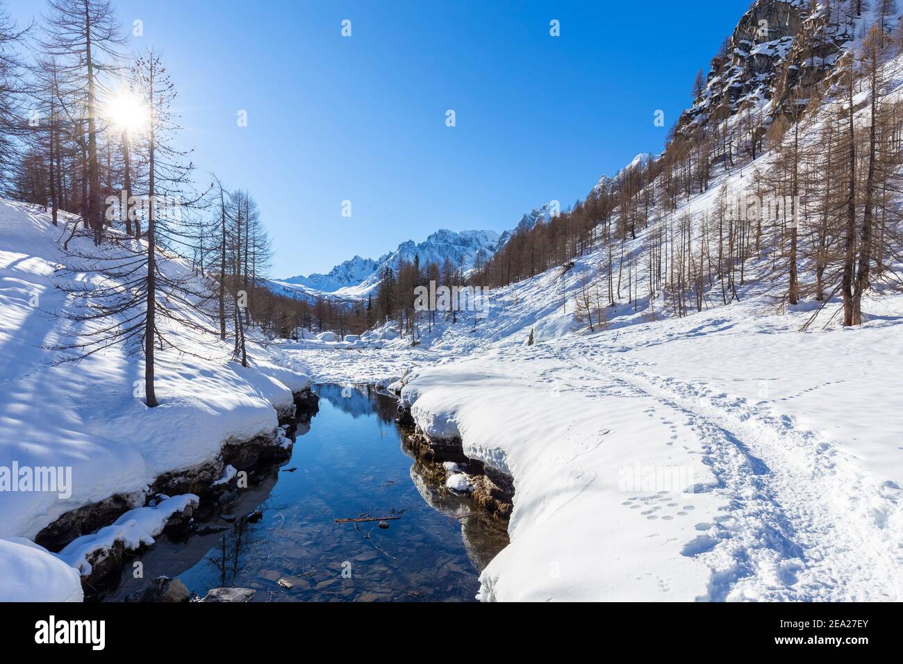 Lago lago lago lago riflesso hi-res stock photography and images - Alamy