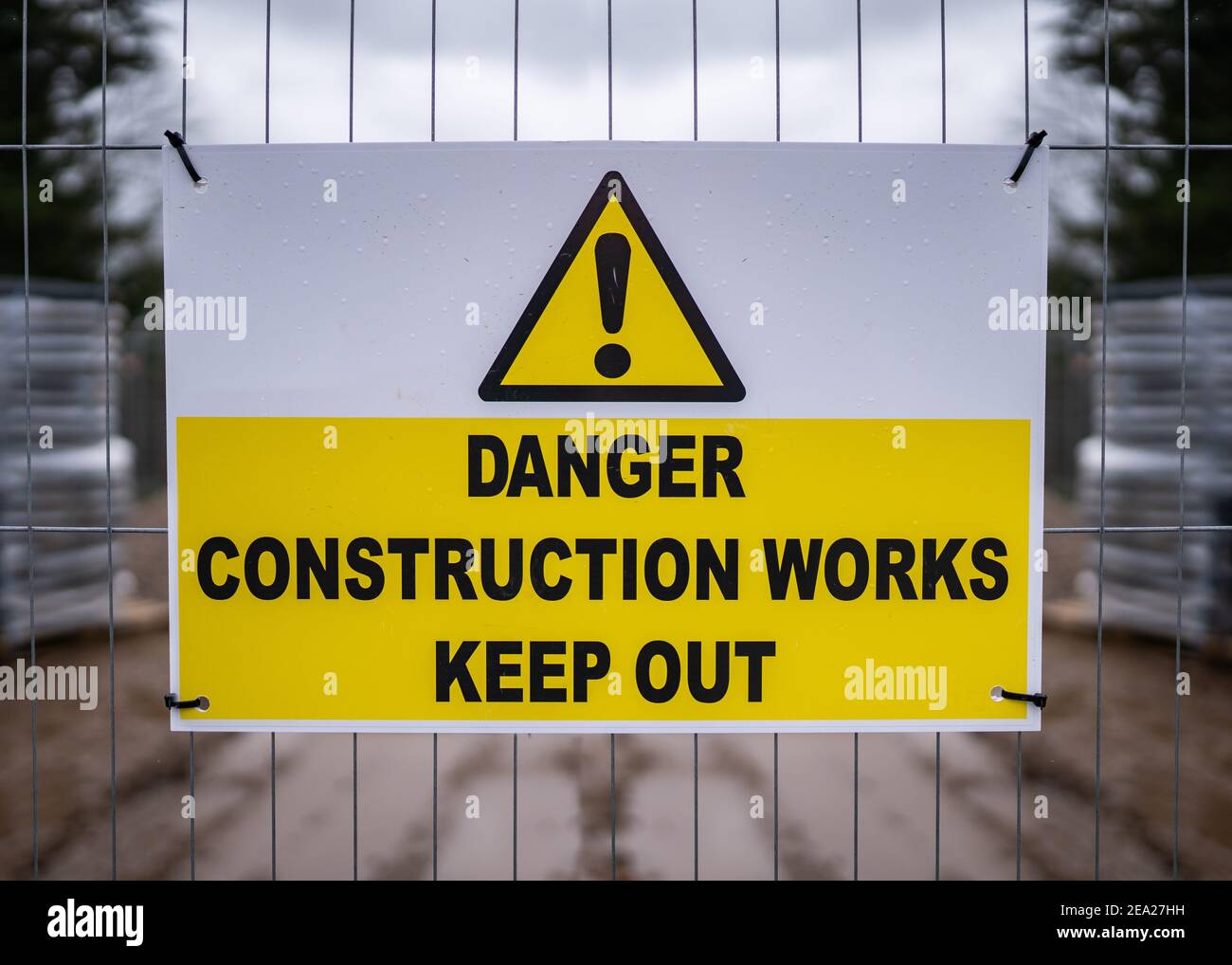 Yellow triangle warning sign exclamation hi-res stock photography and ...