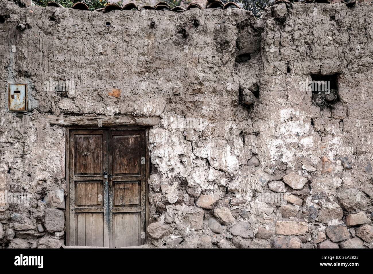 Old building and door, Yucay, Cusco, Peru Stock Photo - Alamy