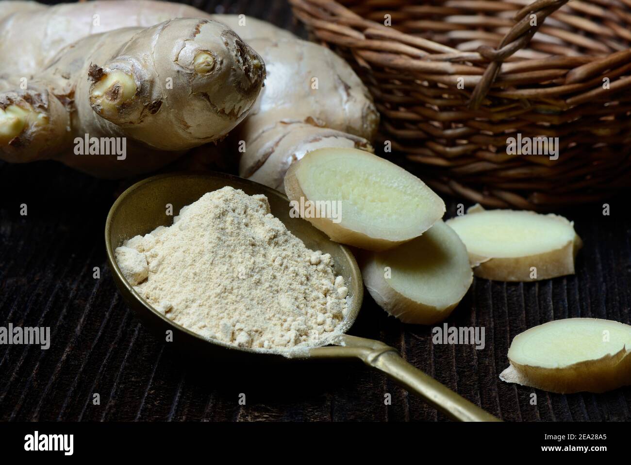 Ginger (Zingiber officinale) and powder in ladle Stock Photo - Alamy