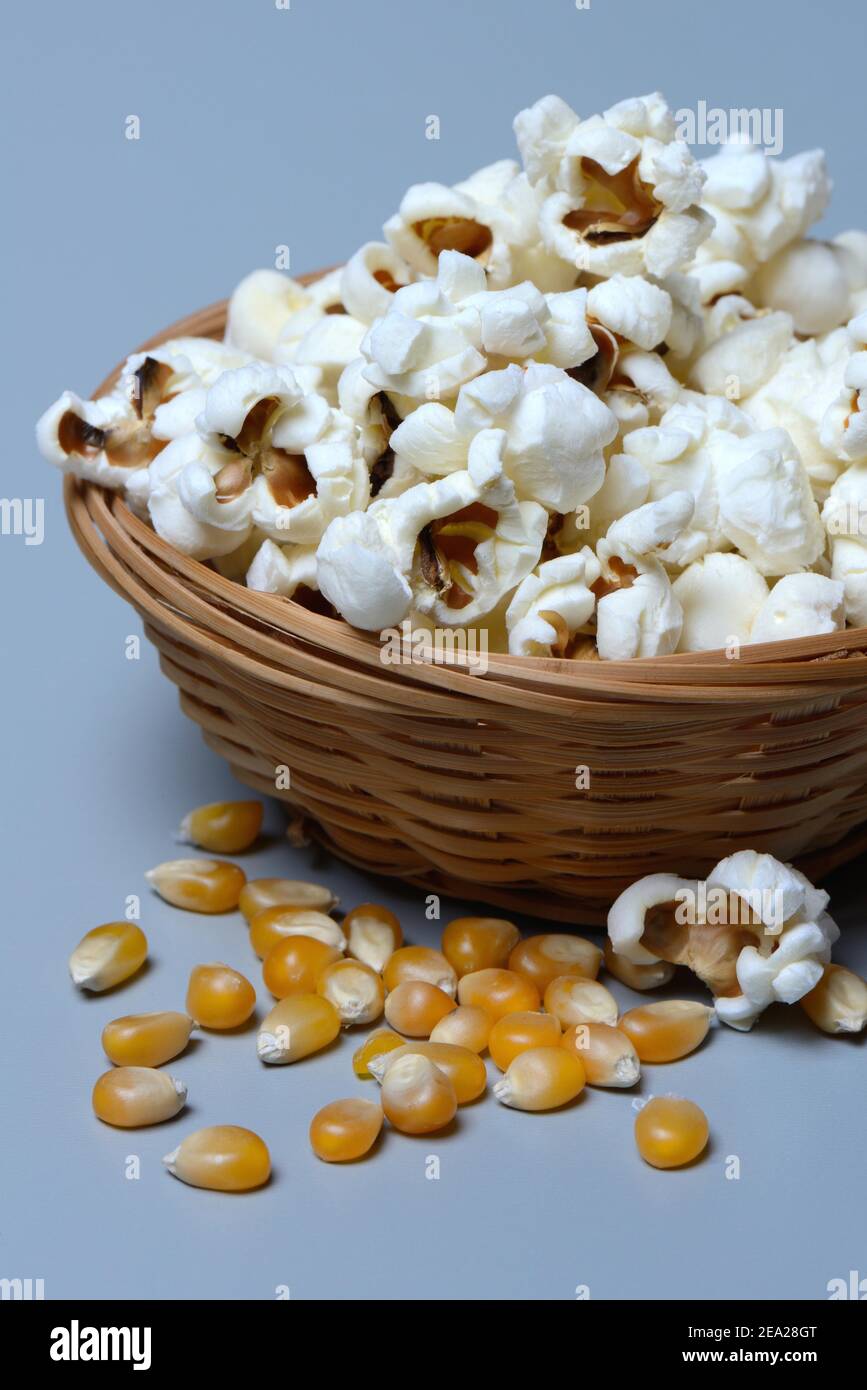 Popcorn baskets hi-res stock photography and images - Alamy