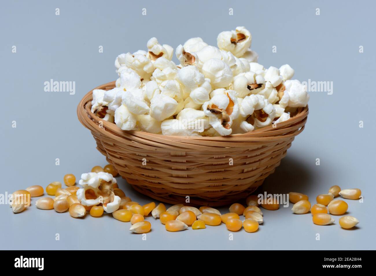 Popcorn baskets hi-res stock photography and images - Alamy