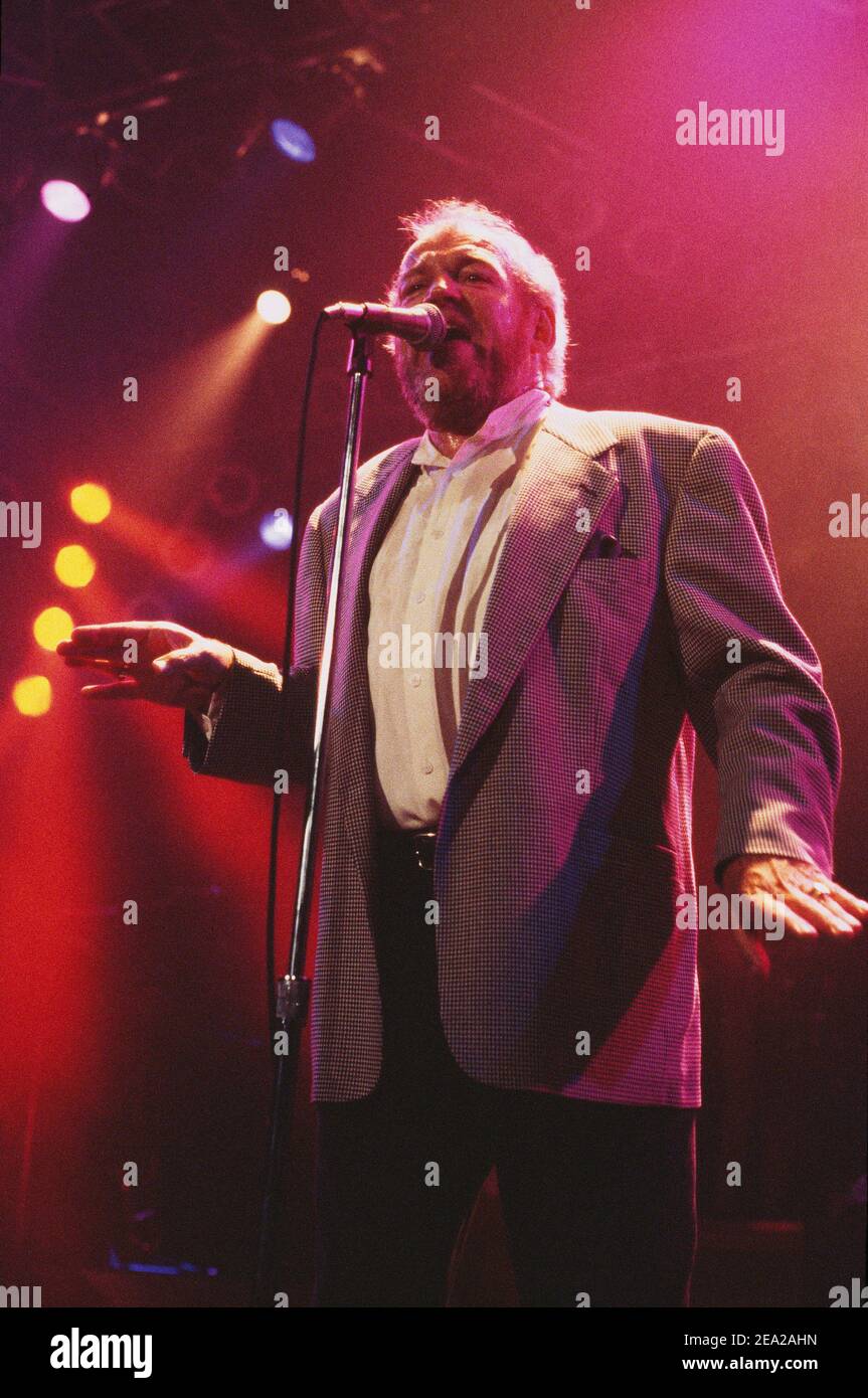 Joe cocker in concert london hi-res stock photography and images - Alamy